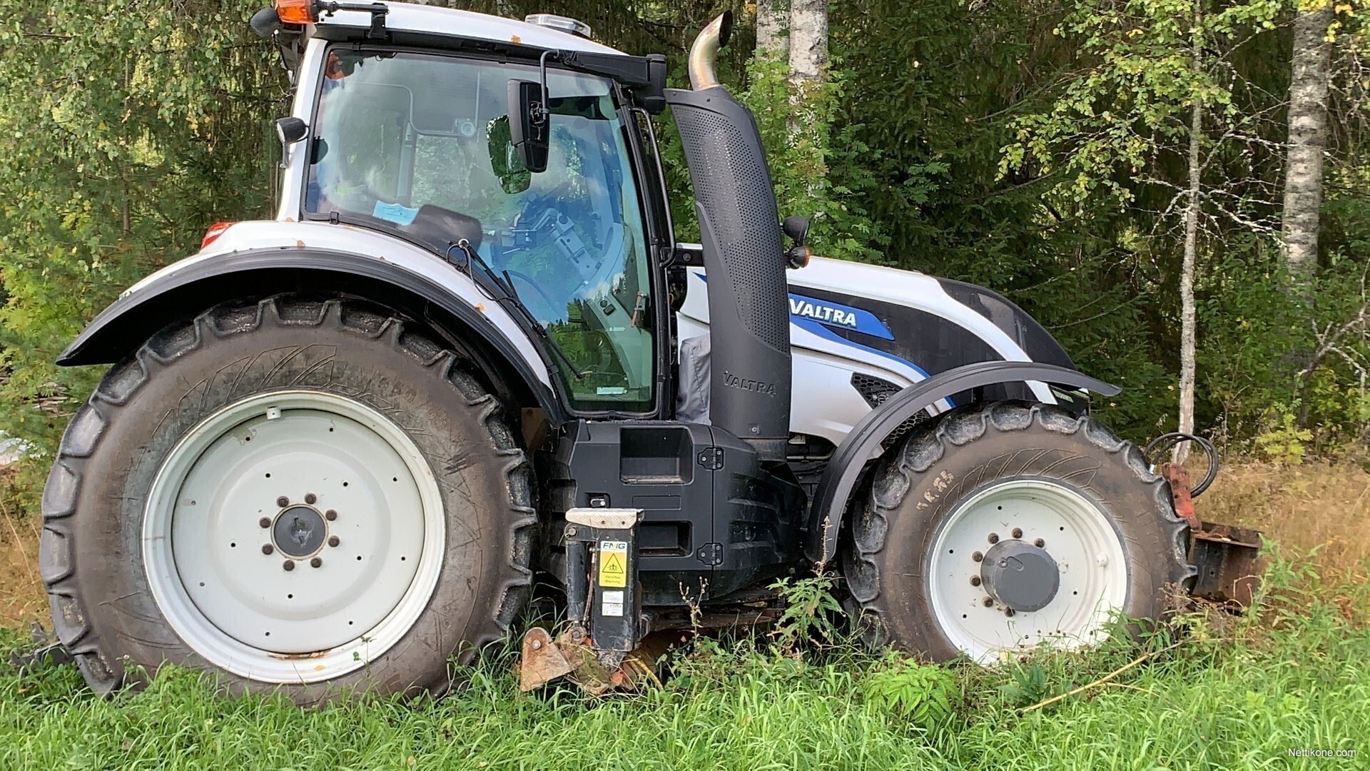 Valtra T 234 versu tienhoitovarustuksella tractors, 2017 - Nettikone