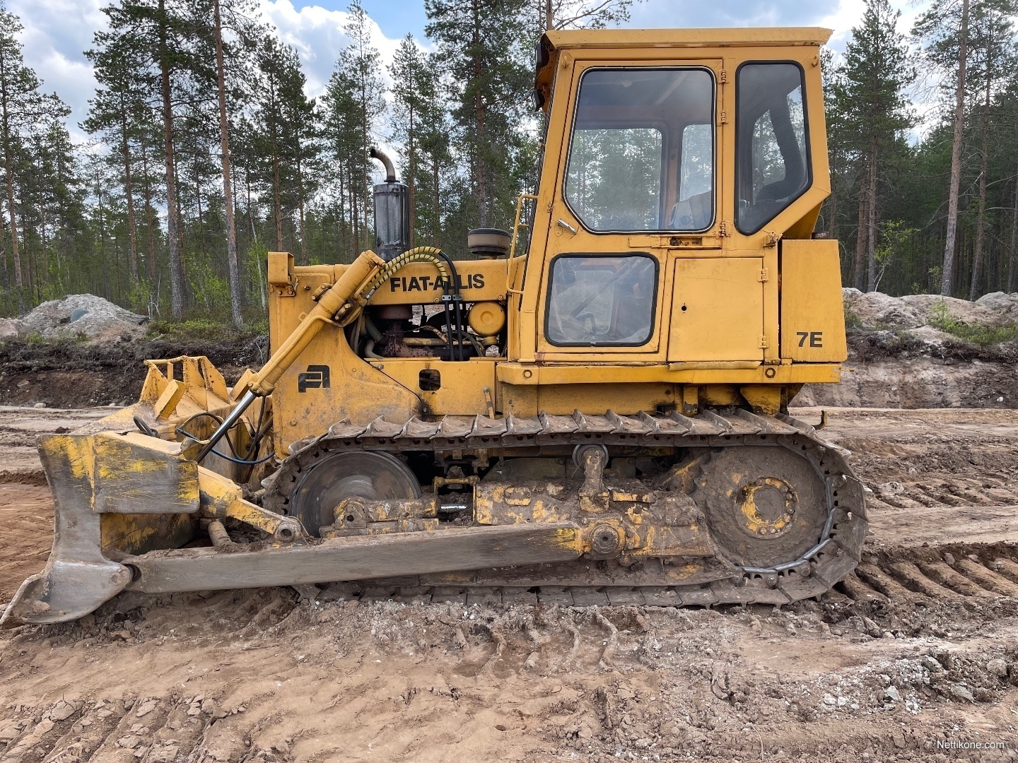 Fiat-Allis 7E puskutraktorit ja putkenlaskukoneet, 1981 - Nettikone